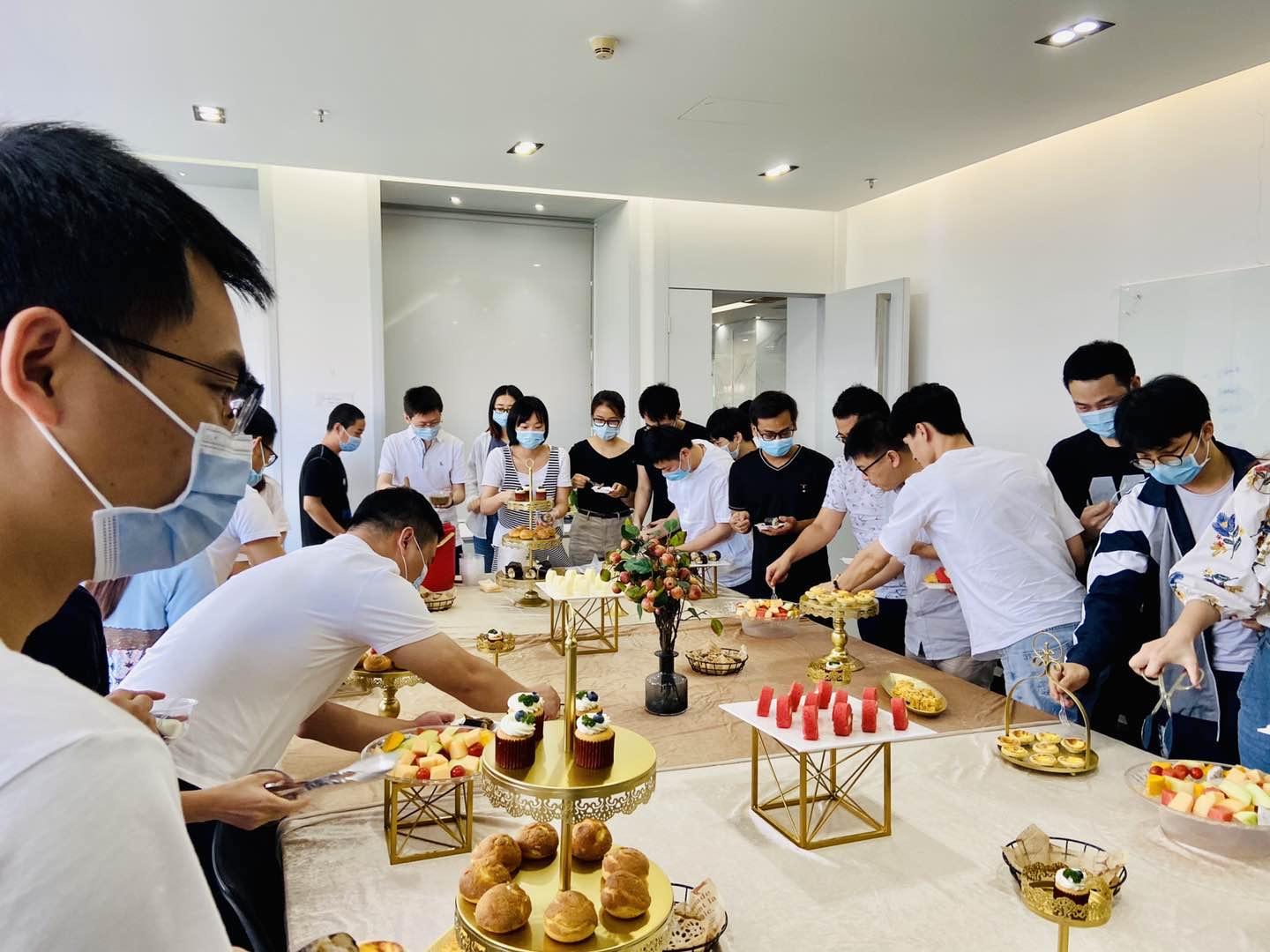 Every Week We Have An Afternoon Tea Break Together - Aidriving